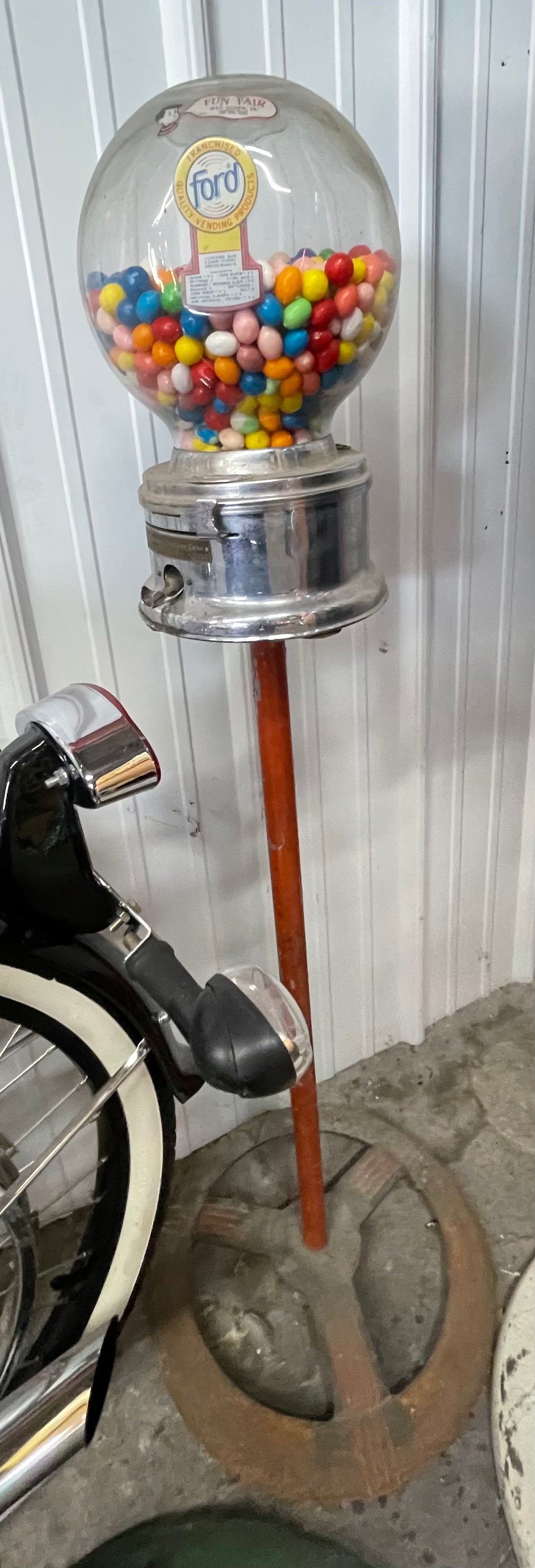 Ford Gumball Machine on Stand – ACT ROAD ART